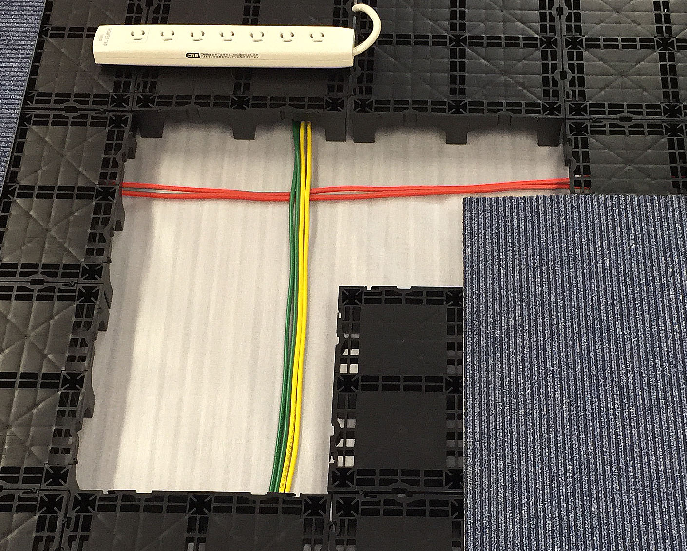 Raised access floor | INOAC for polyurethane, rubber, plastics and ...